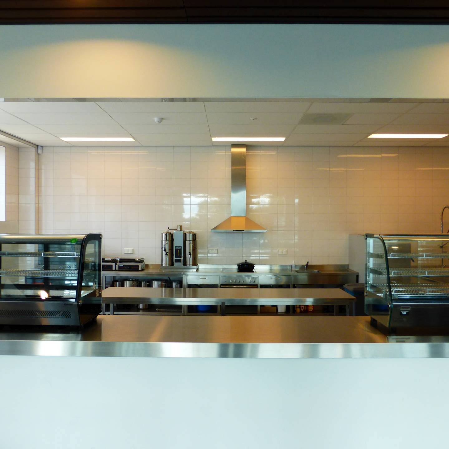 Schoolkantine inrichten? Meesterkeukens expert in schoolkantine inrichting