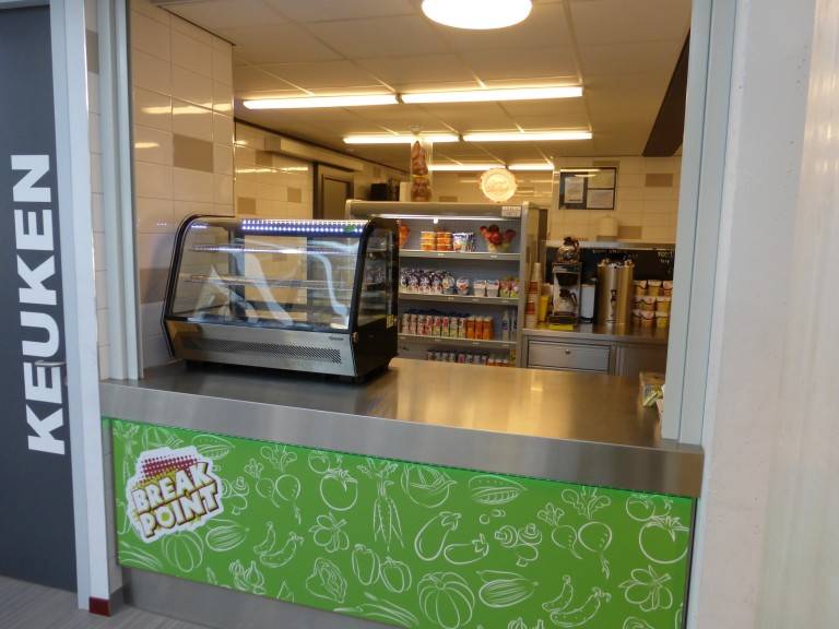 Schoolkantine inrichten? Meesterkeukens expert in schoolkantine inrichting